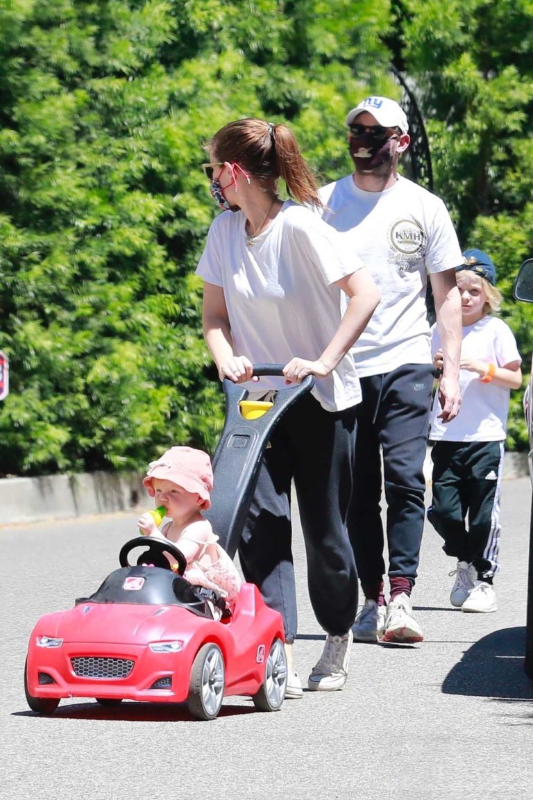 Kate Mara in a Protective Mask Enjoys a Stroll Out with Jamie Bell and ...