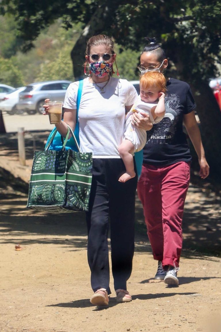Kate Mara in a White Tee Was Seen Out with Her Baby in Los Feliz 06/23 ...