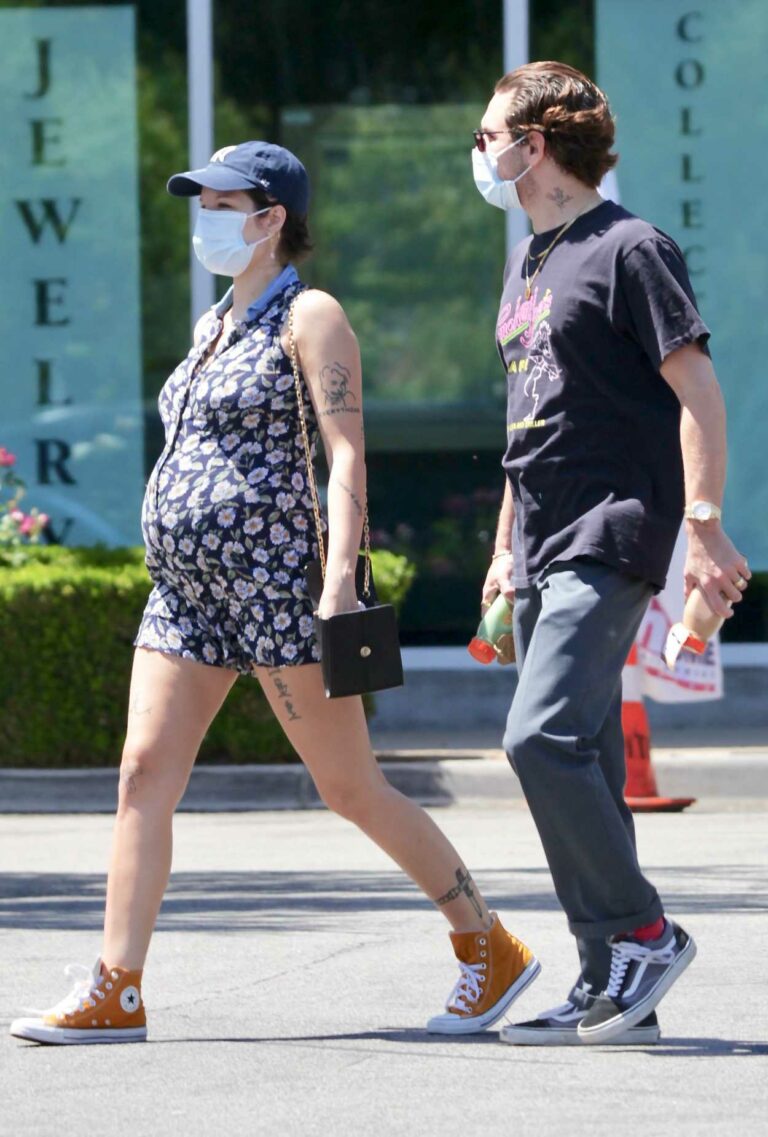 Halsey in a Floral Mini Dress Was Seen Out with Her Boyfriend Alev ...