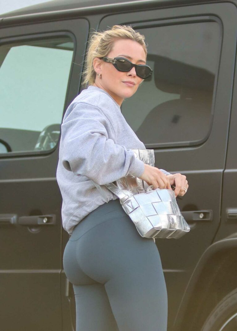 Hilary Duff in a Grey Sweatsuit Was Seen Out in Los Angeles 11/26/2021 ...