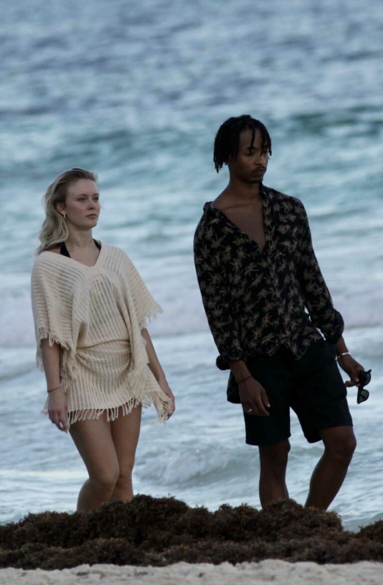Zara Larsson Takes a Romantic Stroll with Lamin Holmen on the Beach in Tulum 01/07/2022 ...