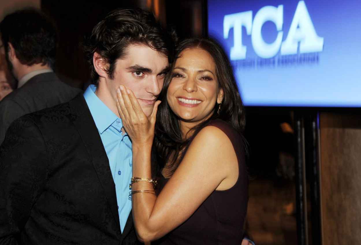 Constance Marie – celebsla.com